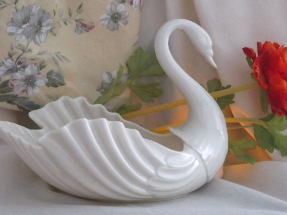 Elegant Lenox Swan Figurine -- A Fine Wedding Gift! -- Free Shipping ...